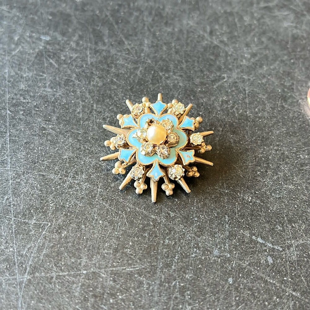 Vintage Brooch Costume, With Blue Enamel And Pearl Li… - Gem